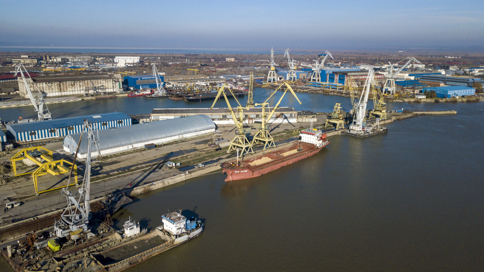 Lucrări de infrastructura portuara cheu dana 32 – Port Docuri Galați ...